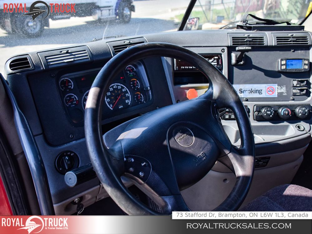 Freightliner Cascadia Day Cab Interior