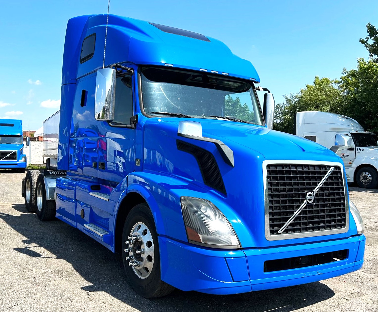 2018 Volvo 670 - Royal Truck Sales